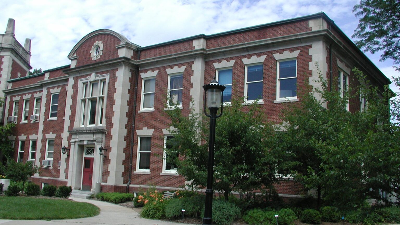 Best Journalism Programs in the US (2026 Rankings) - TheBookSuite